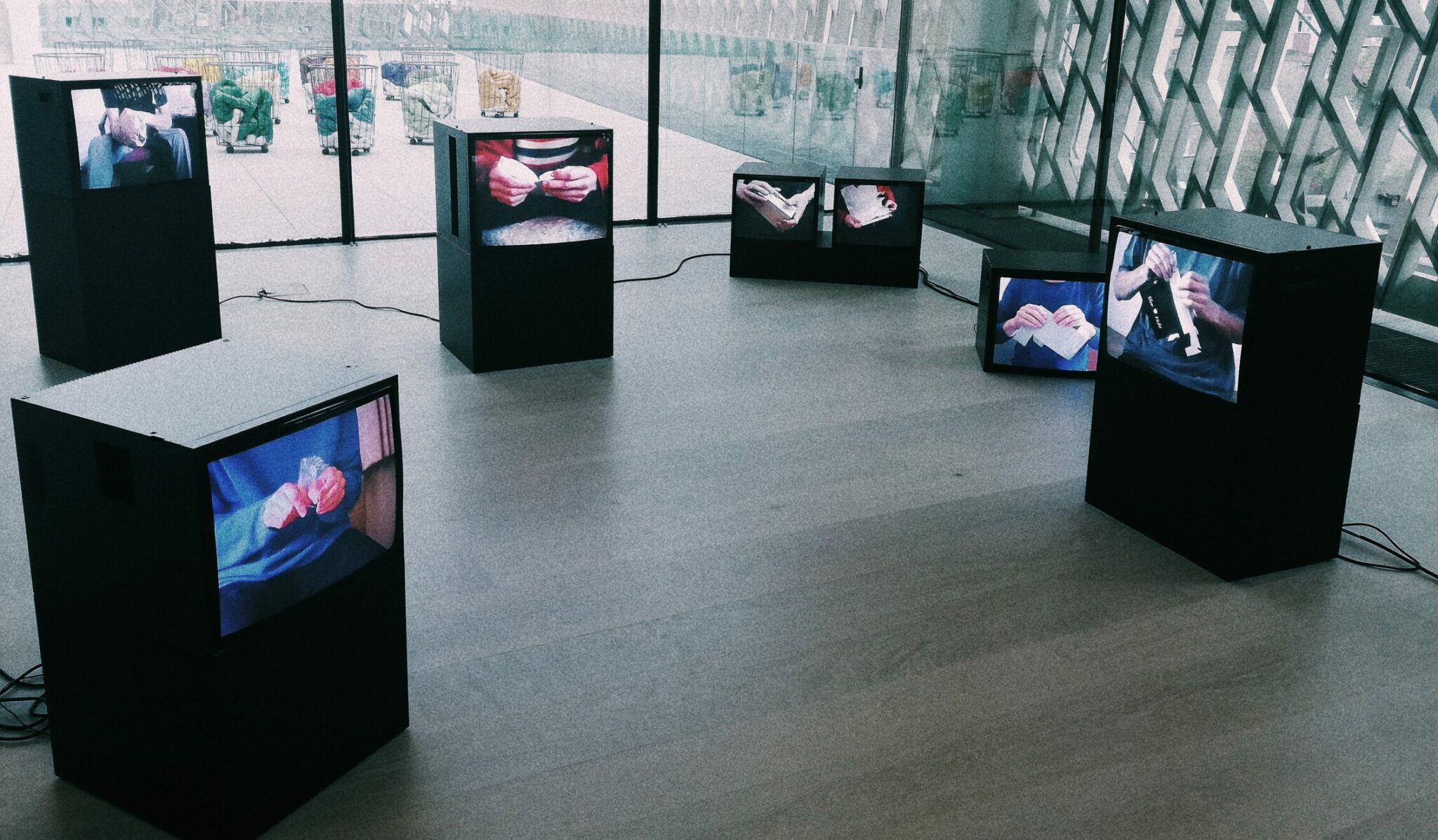 How to install lcd screen in pc case? - Gek Buzz