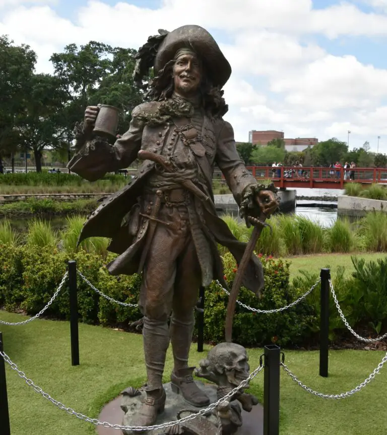 How tall was blackbeard?