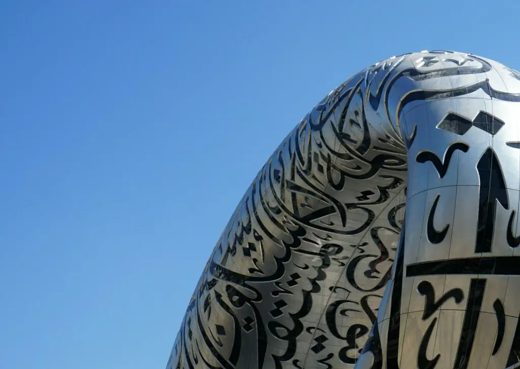 What language is spoken in dubai?